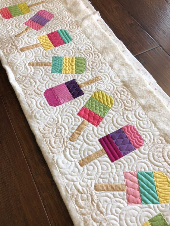 Popsicle CLA28122325 Quilted Table Runner – Charming Favor