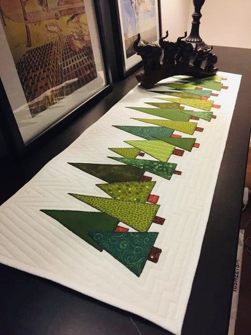 Christmas Tree TAI15112337 Quilted Table Runner – Charming Favor