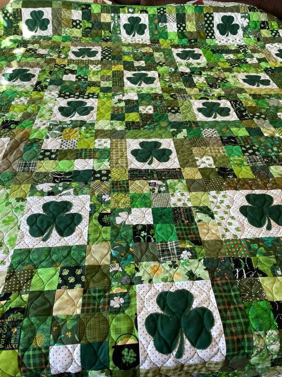 Shamrock CLA28122364 Quilt Blanket – Charming Favor